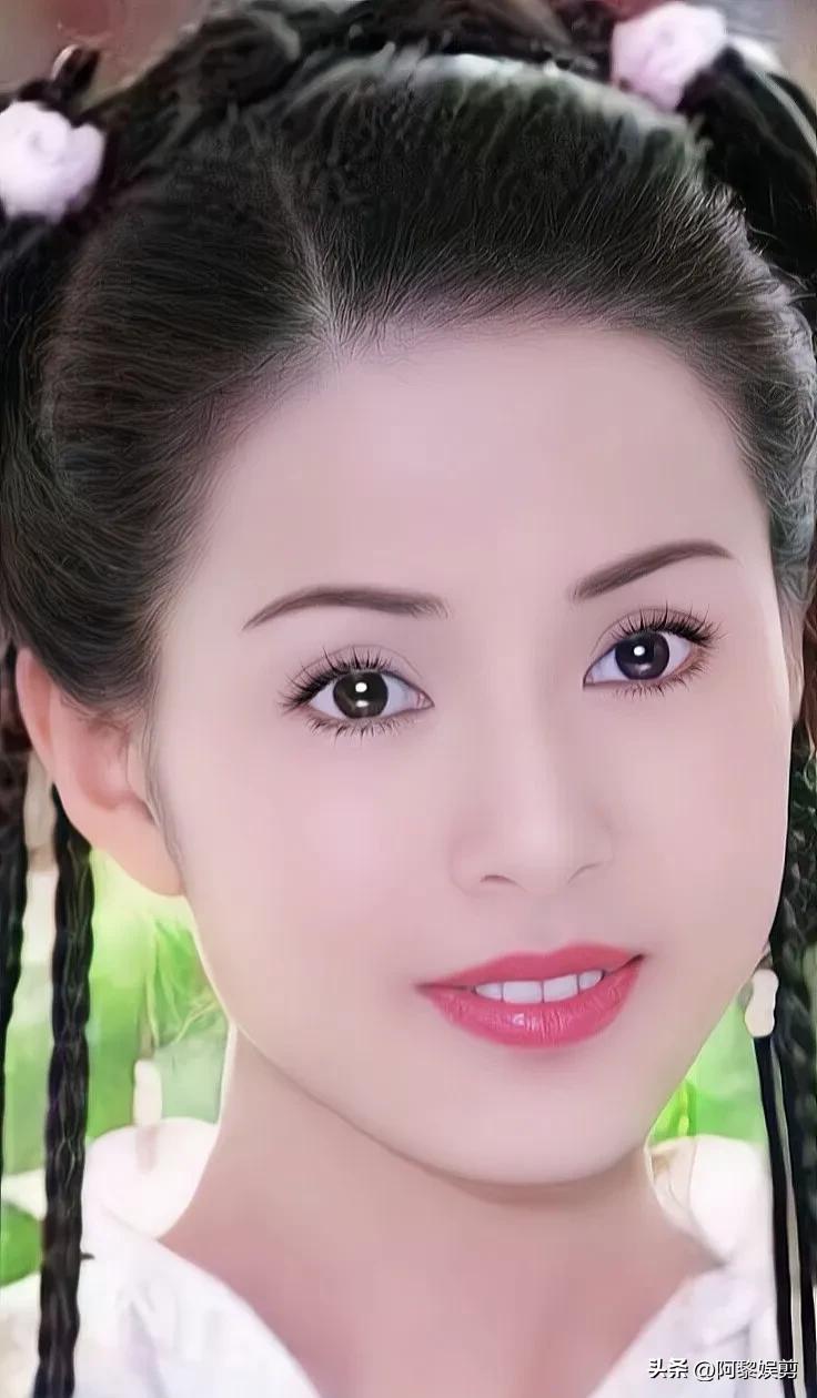 Li Ruotong: Qingyan and refined, enchanting and moving - iNEWS