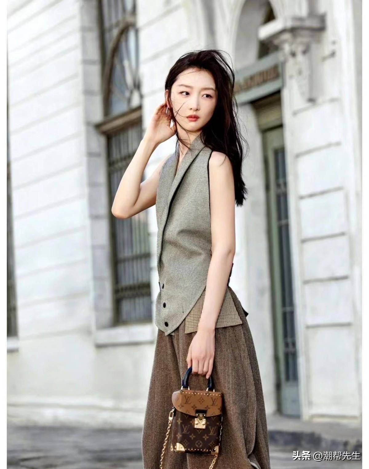 Zhou Dongyu finally wears the right clothes! Shooting fashion blockbusters gives you a high-end ...