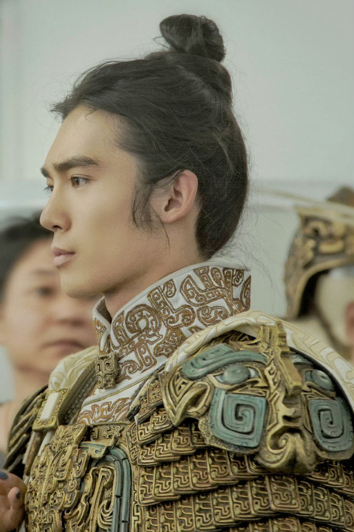 Yu Shi's old photos were suspected of plastic surgery, the root of the ...