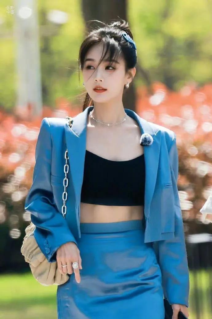 Li Yitong has abdominal muscles, and his figure is really good - iMedia