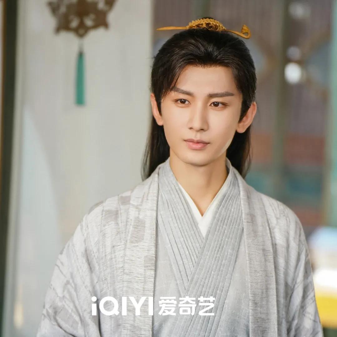 The first broadcast of Lotus Tower was successful Cheng Yi Zeng Shunxi ...