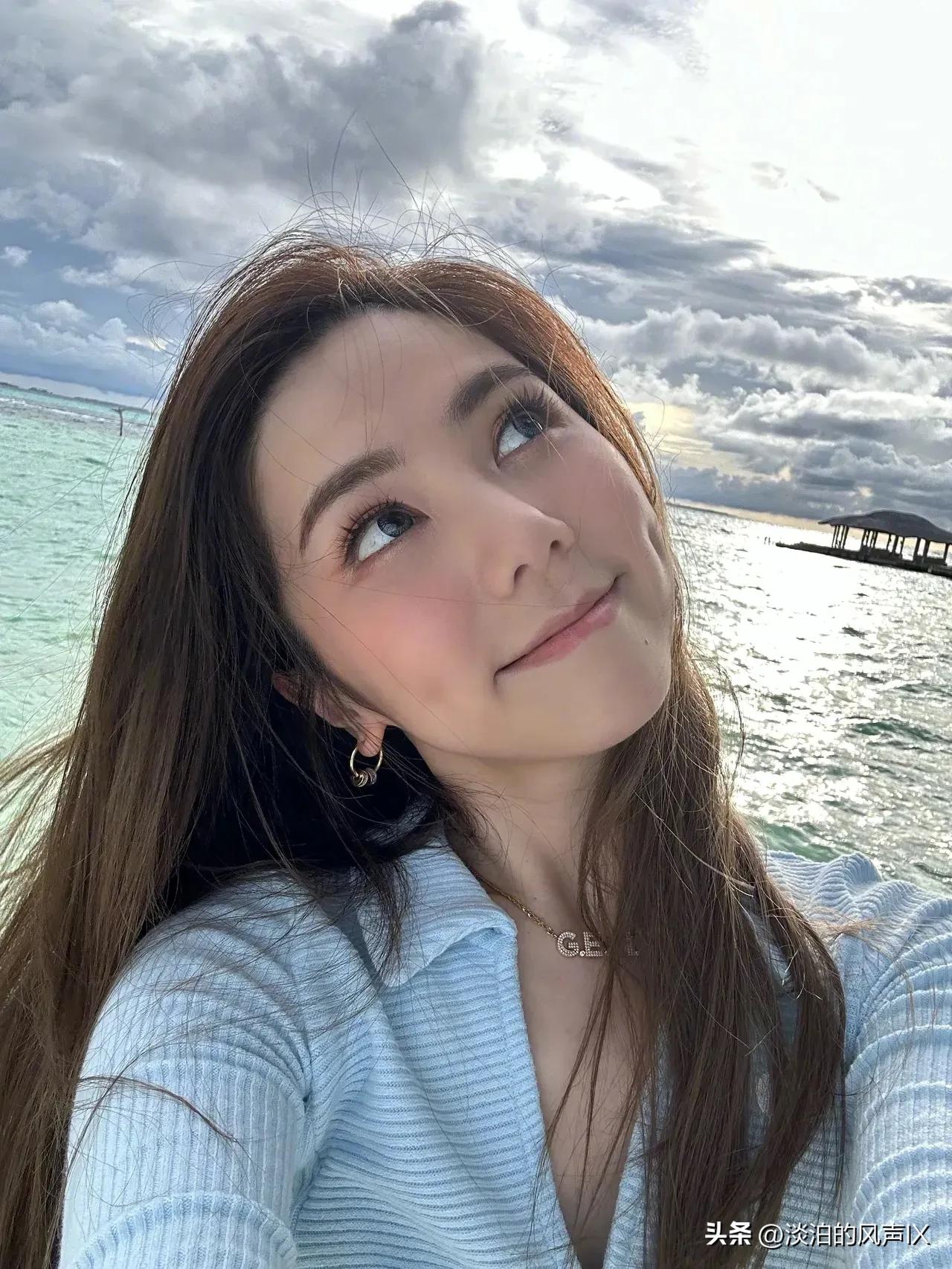 Deng Ziqi: A beautiful and capable singer - iMedia