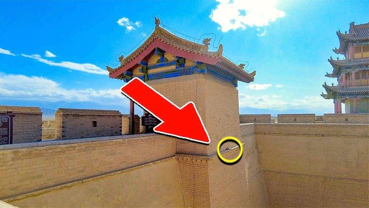 There is a brick placed behind the gate tower of Jiayuguan Wengcheng ...