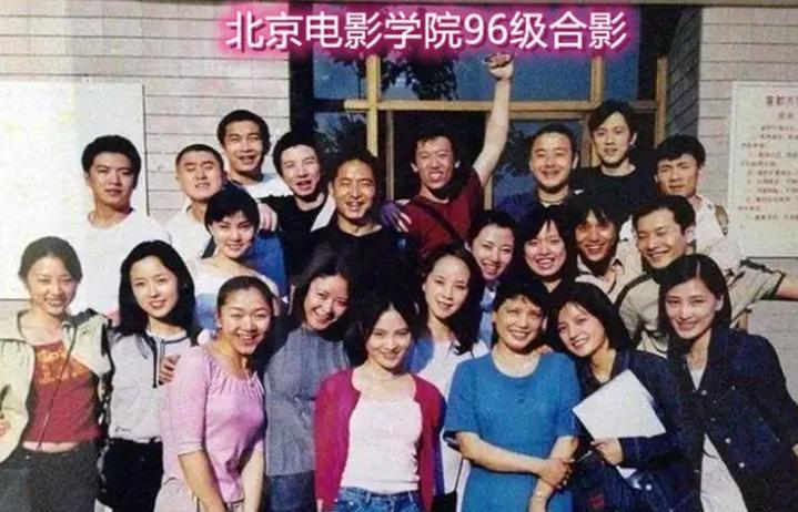 Actor Yan Danchen: married 4 years younger and had a child at the age ...