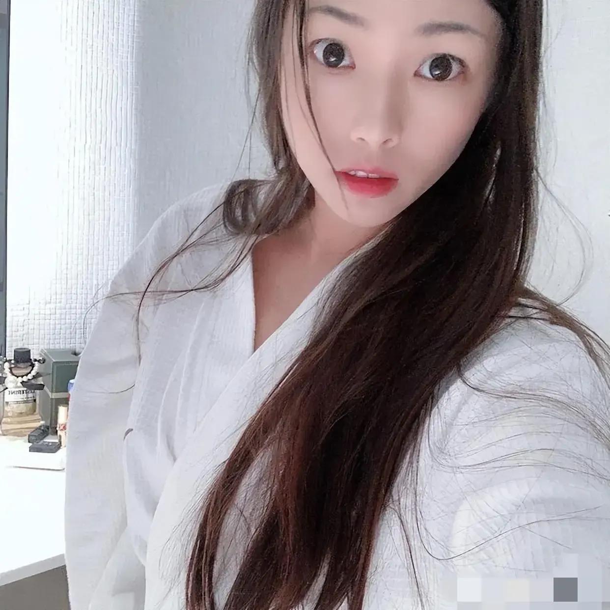 The 72-year-old TVB veteran announces his marriage to his 36-year-old girlfriend. Seven ...