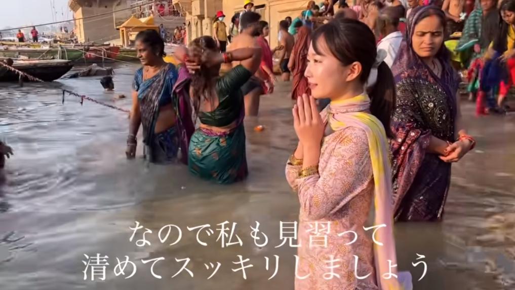 Japanese beauty net red went to the Ganges River in India to take a ...