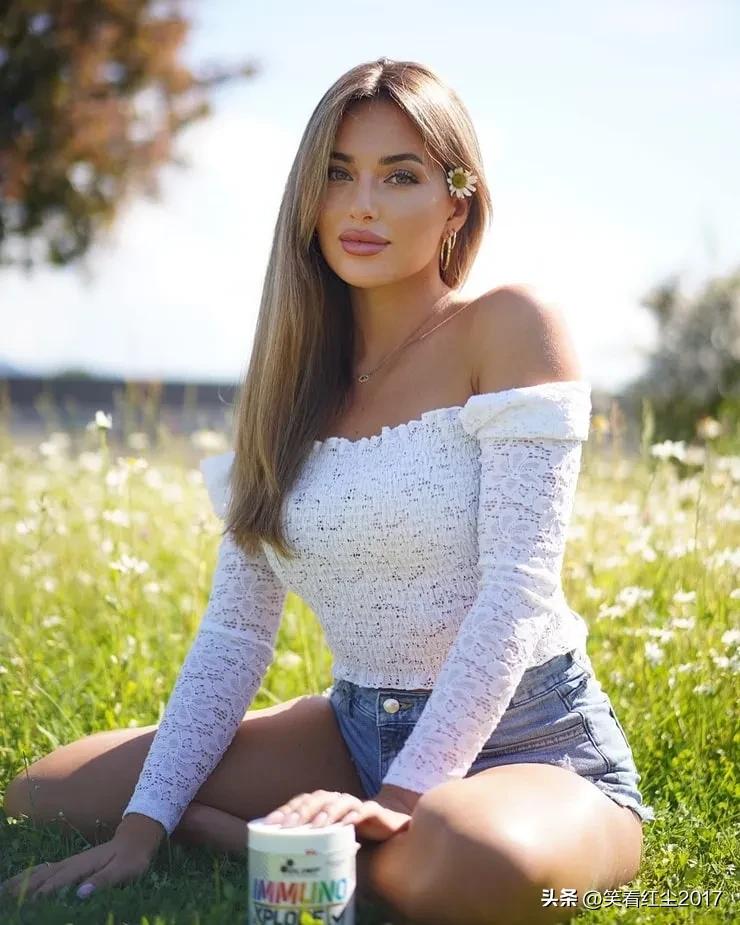 Austrian sexy model Izabela Ion, a group of fashion photos - iNEWS