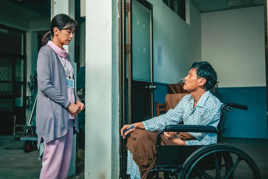 "She and Her Her": From Parallel Time and Space to Trauma, Stories of ...