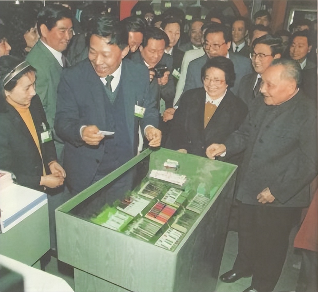 Deng Xiaoping retired and went shopping, but when he came back, he said ...
