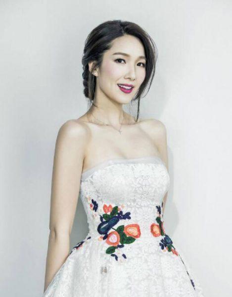 2022 New Year Red Carpet: Zhang Yuqi changed her face and couldn't ...