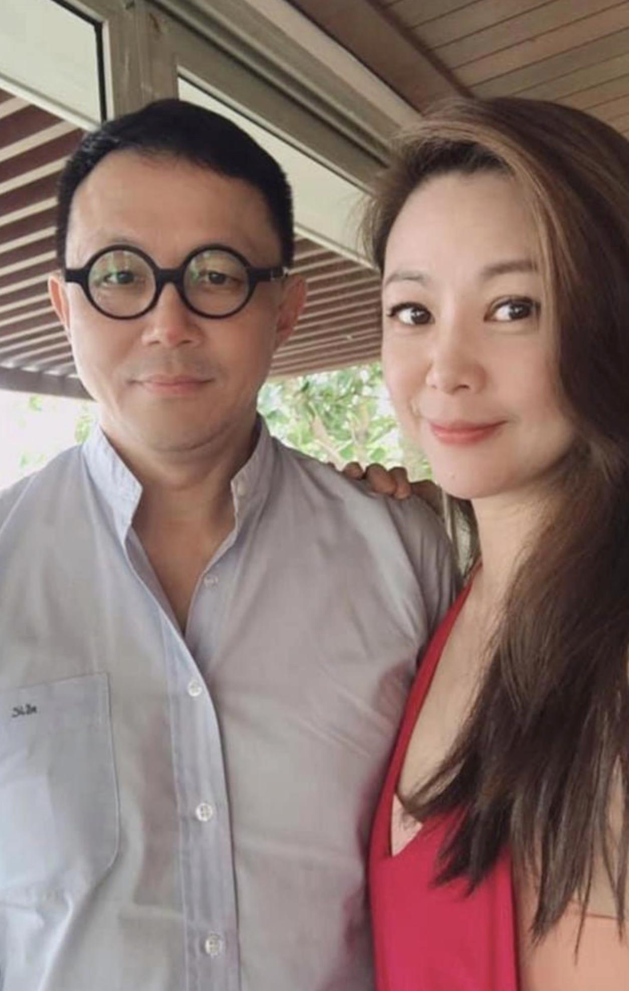 Wang Xinping celebrates her husband's birthday with photos - iNEWS