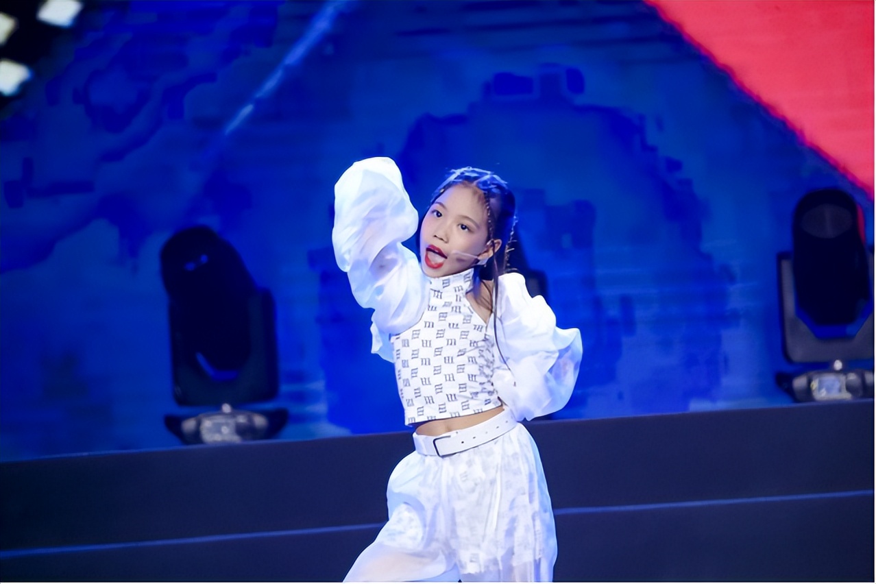 "Proud Boys" Meg-Star International Girls Group sang and danced "Come ...