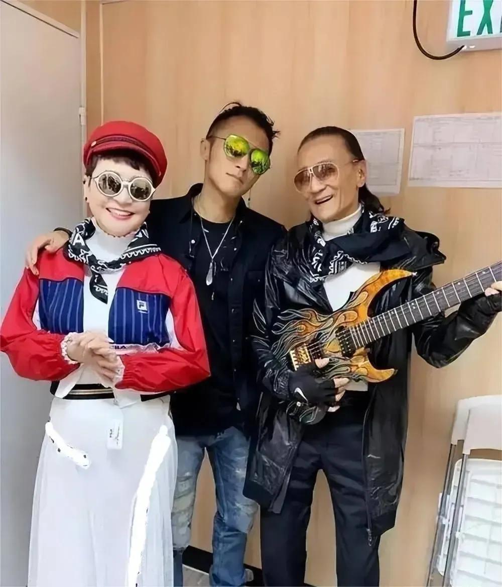 Nicholas Tse's warm family photo exposure! The family is fashionable ...