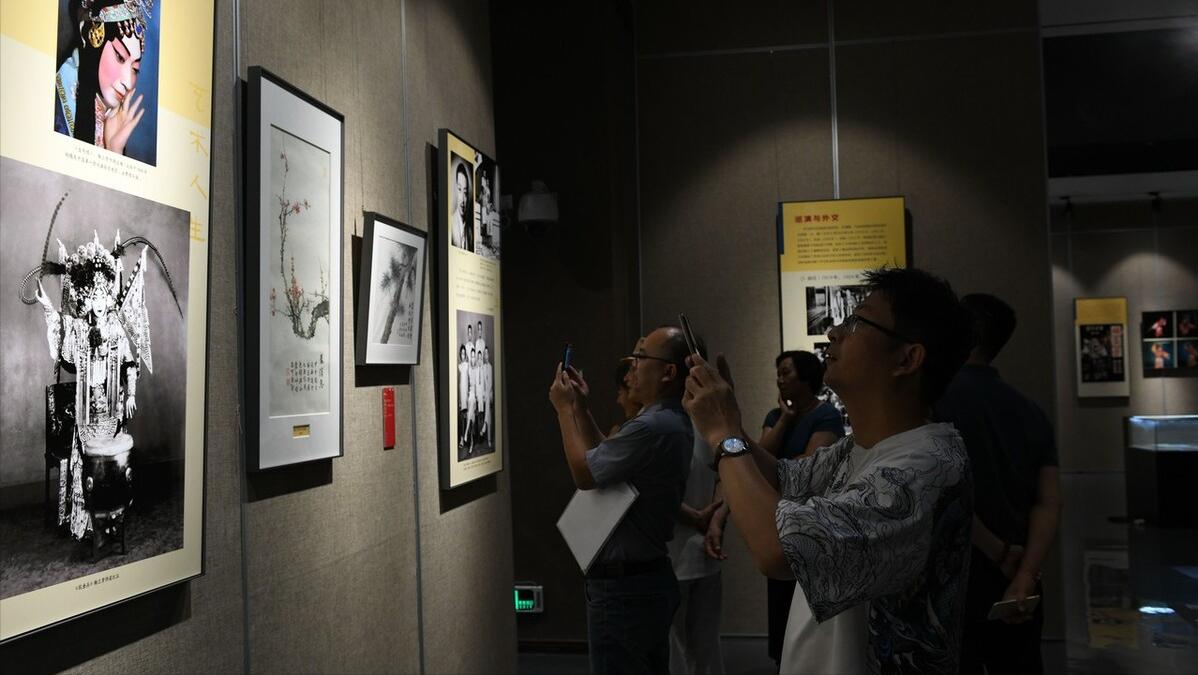 How do you view Yang Liping's large-scale dance? Many people ...
