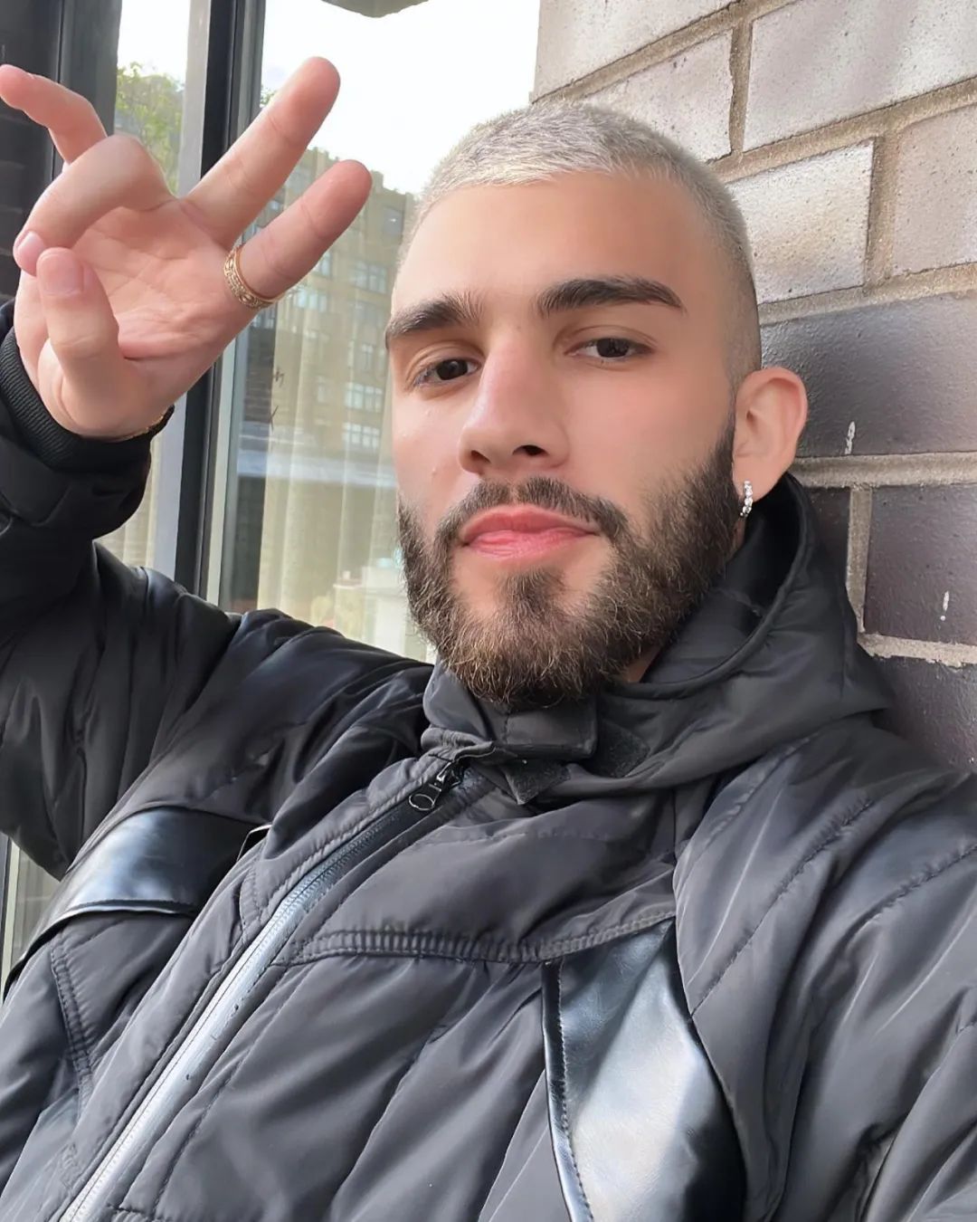 Prince Eric in Shakira's new single is him! - iMedia