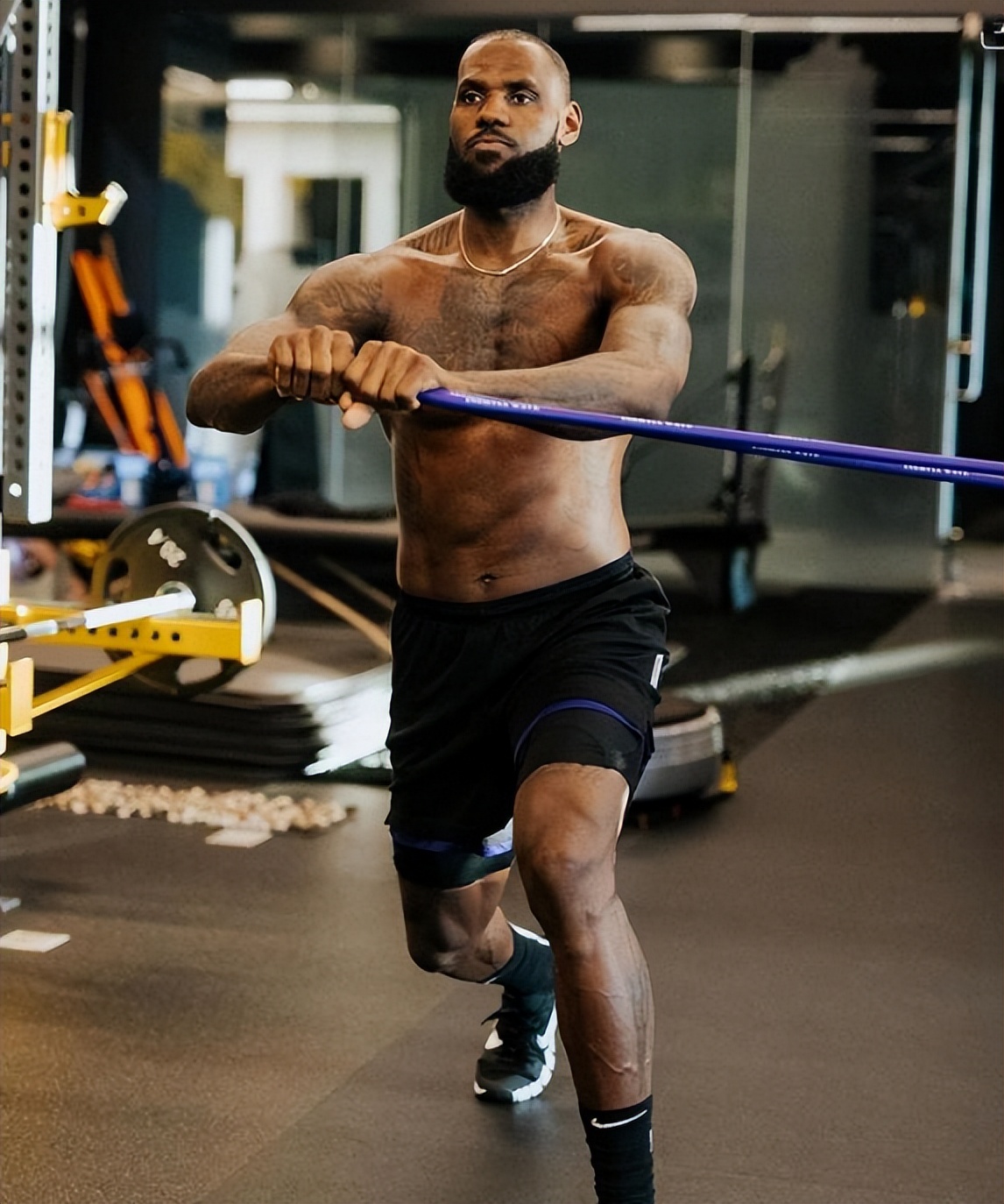 How crazy is James' muscles?37 years old with 5% body fat rate, thighs ...