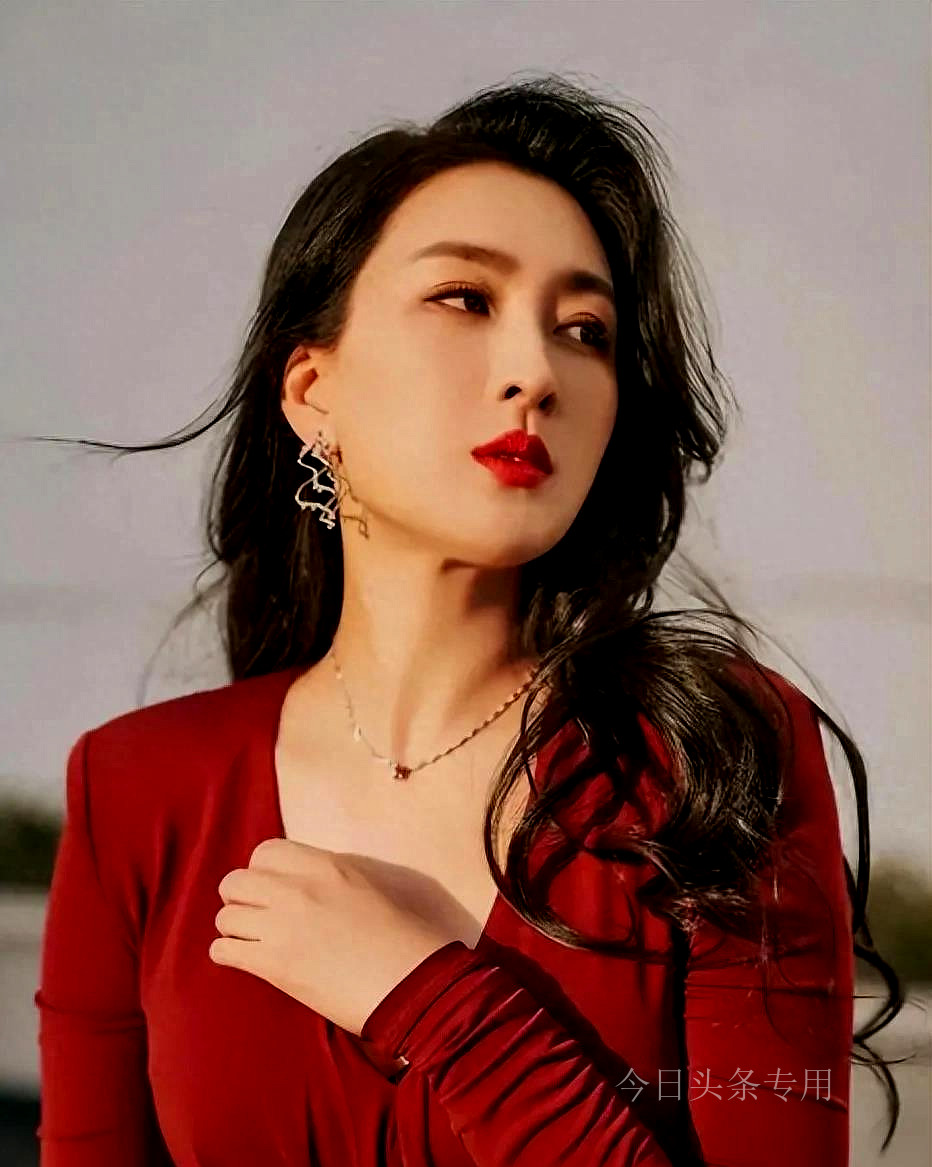 "The Queen of Three Materials" put on a cuckold for her husband, self ...