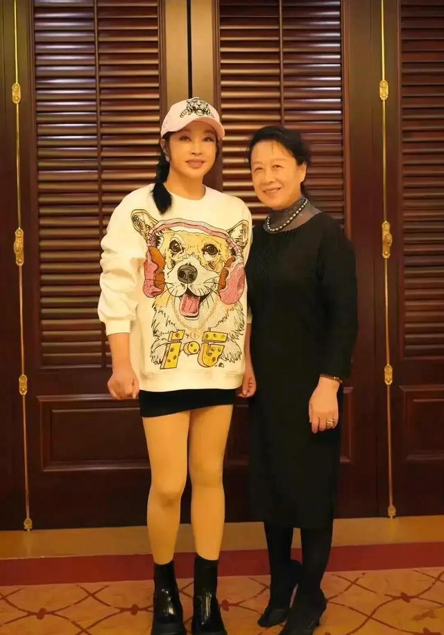 Liu Xiaoqing Lin Fengjiao Lin Qingxia! Both are 70-year-olds, but one ...