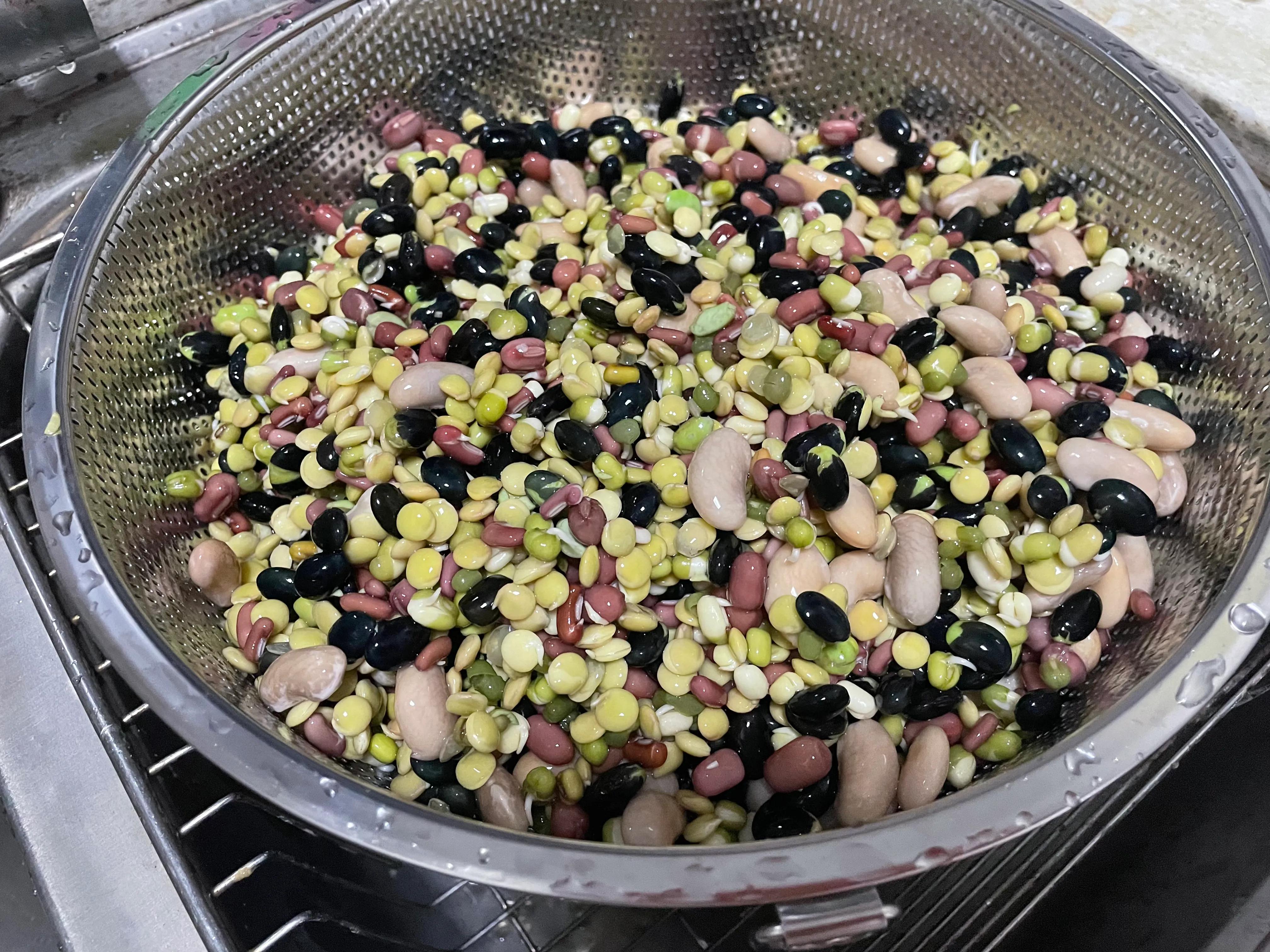 Liuzhen Bean Paste Pills are successfully made, insist on eating some ...