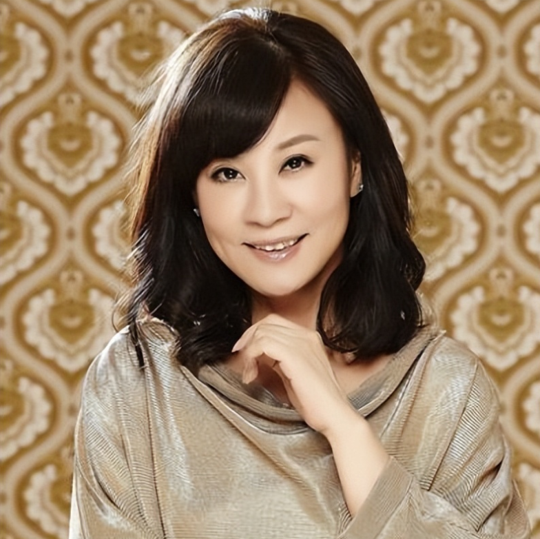 Long Qianyu: From the grassroots to the queen, the middle-aged daughter ...