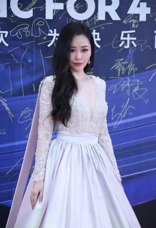 One Night in Macau: Yuan Yawei's lard makeup, Zhou Shen looks like a ...
