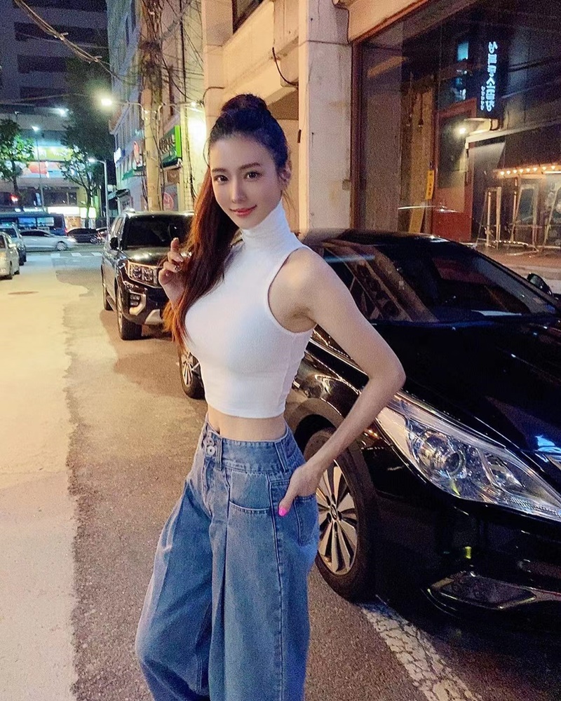 Devil figure!Manyo, the Korean otaku goddess, has a perfect waist-to ...