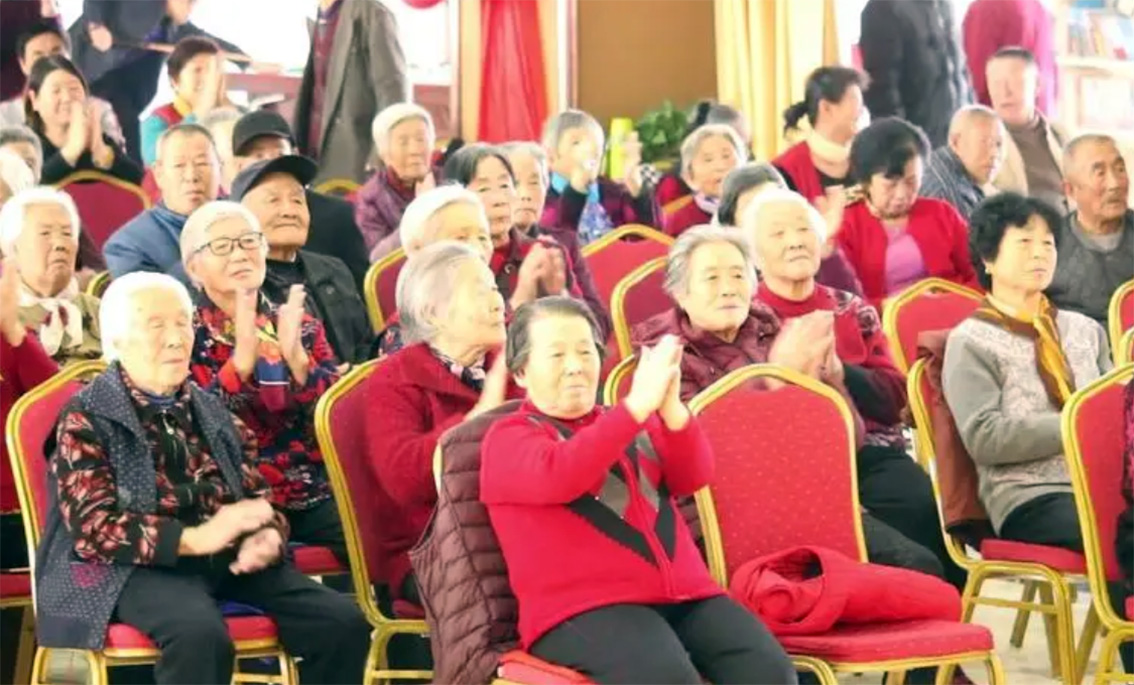 The Elderly, the Young and the Opera - iNEWS