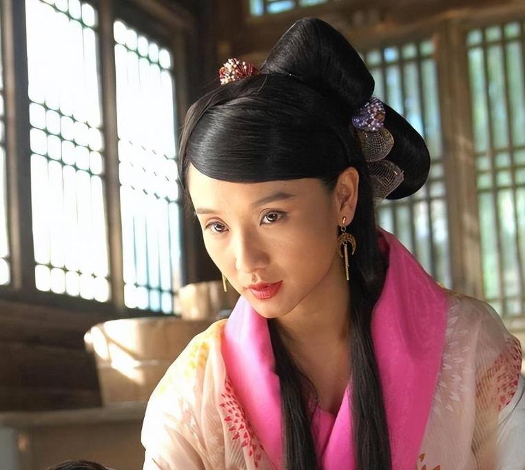 "Huang Rong" Kong Lin rarely took a recent photo, her cheeks were ...