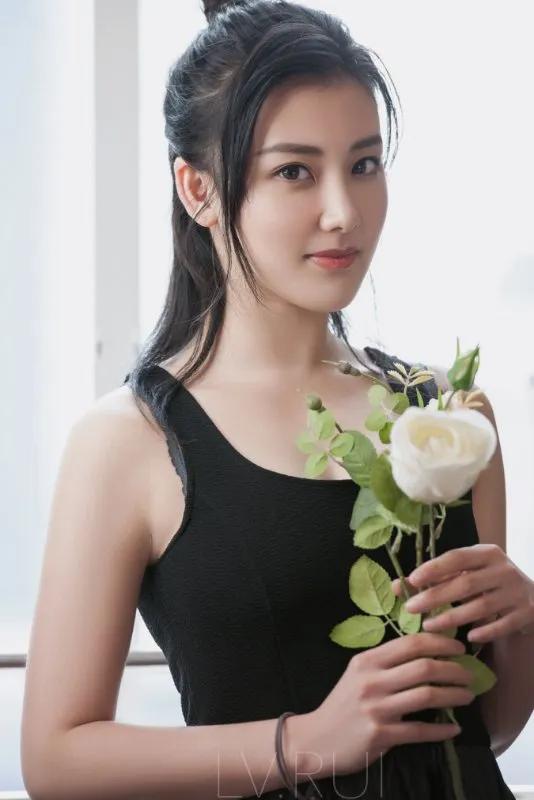 Sun Ruoqi's beautiful picture - iNEWS