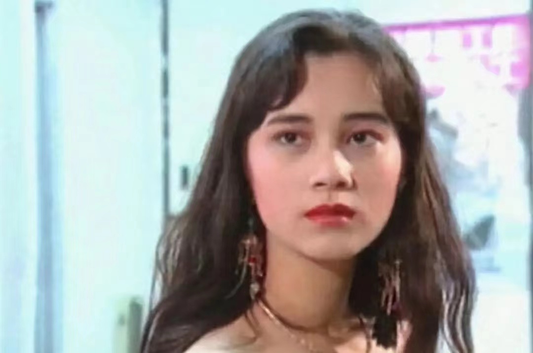 Zheng Yanli, who slipped due to taking a third-grade film, put on cleaning clothes - iNEWS