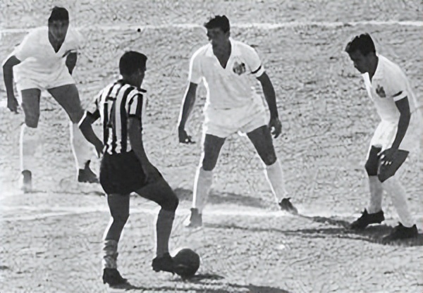 His story is really wonderful - Garrincha - iNEWS
