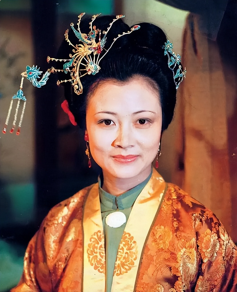 In A Dream of Red Mansions, was Qin Keqing compelled to commit himself to Jia Zhen?2 things in ...