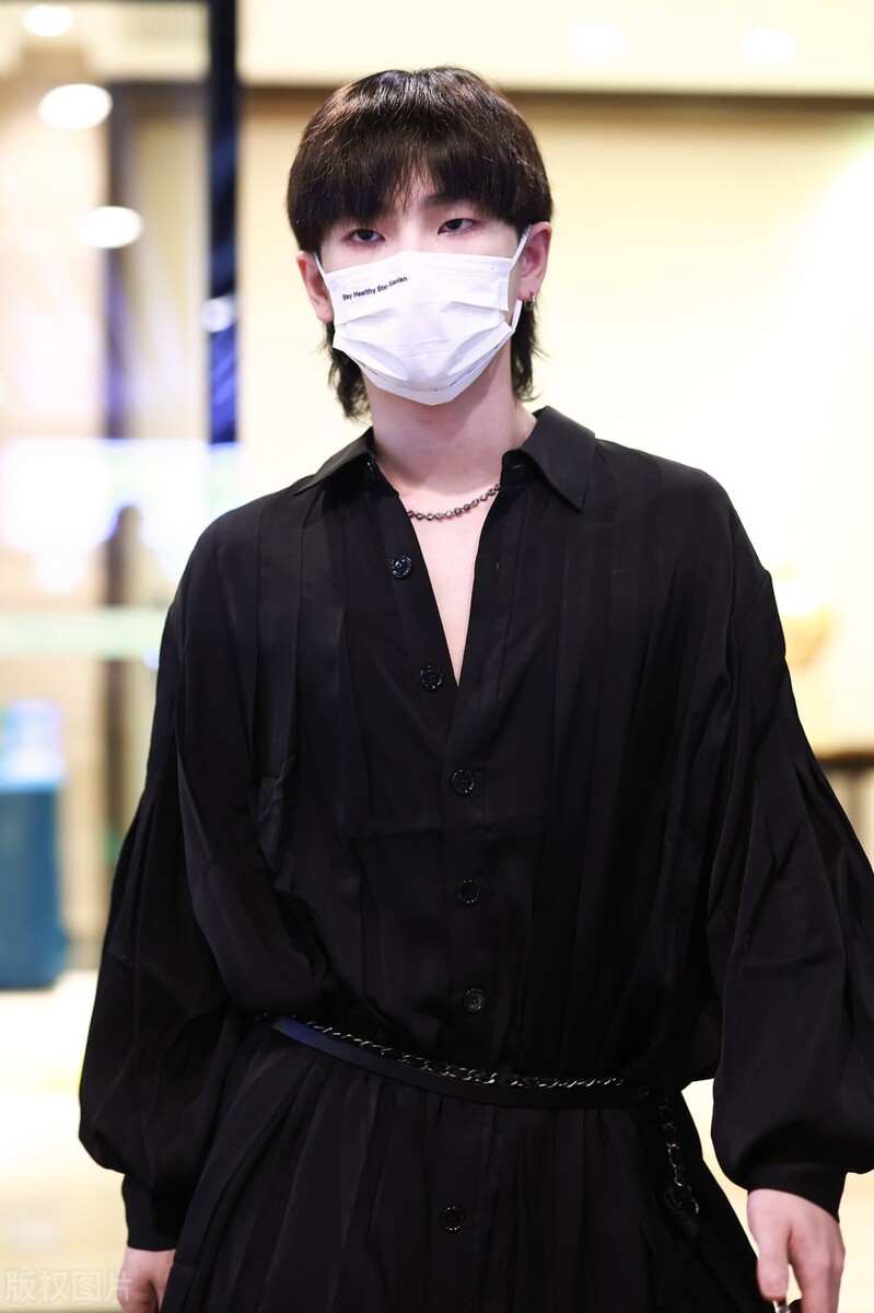 Zhou Zhennan's cool and handsome - iNEWS