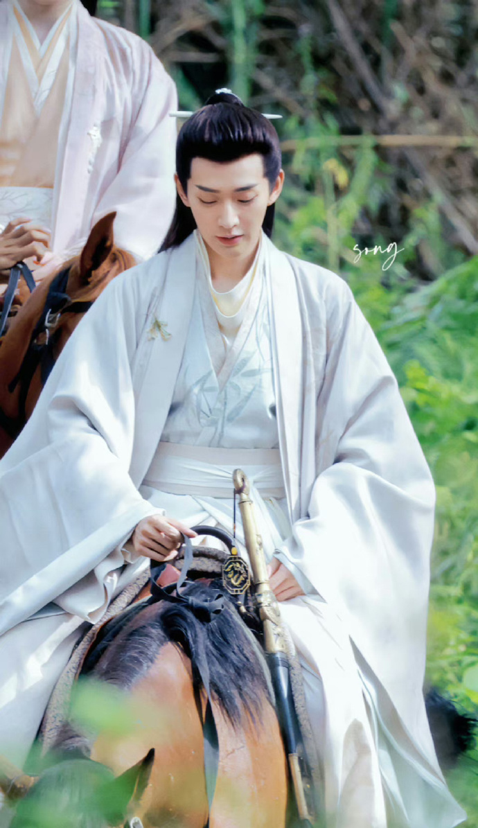 Zhang Deng hugged Li Yitong for the princess, his acting skills were ...