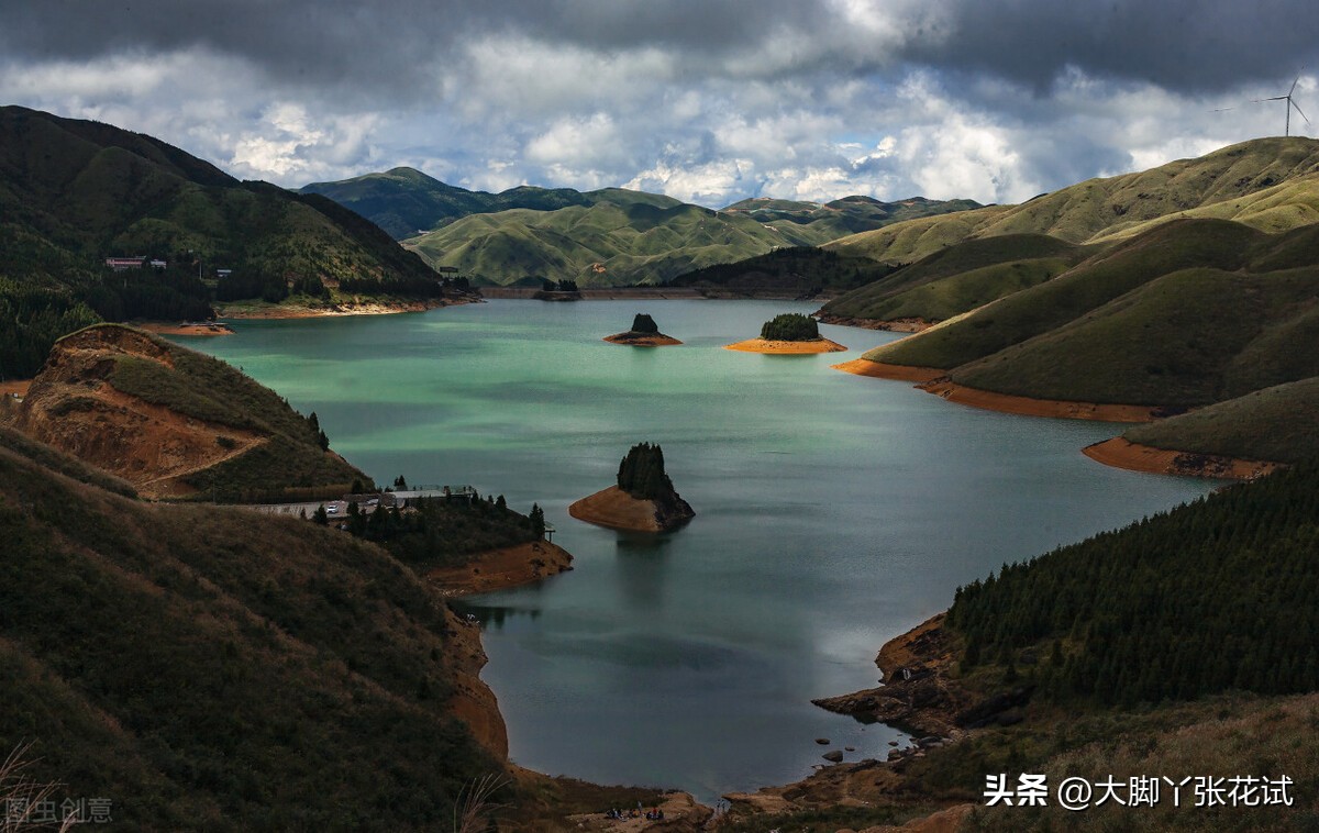 The classic hiking route in South China, the wind blowing over ...