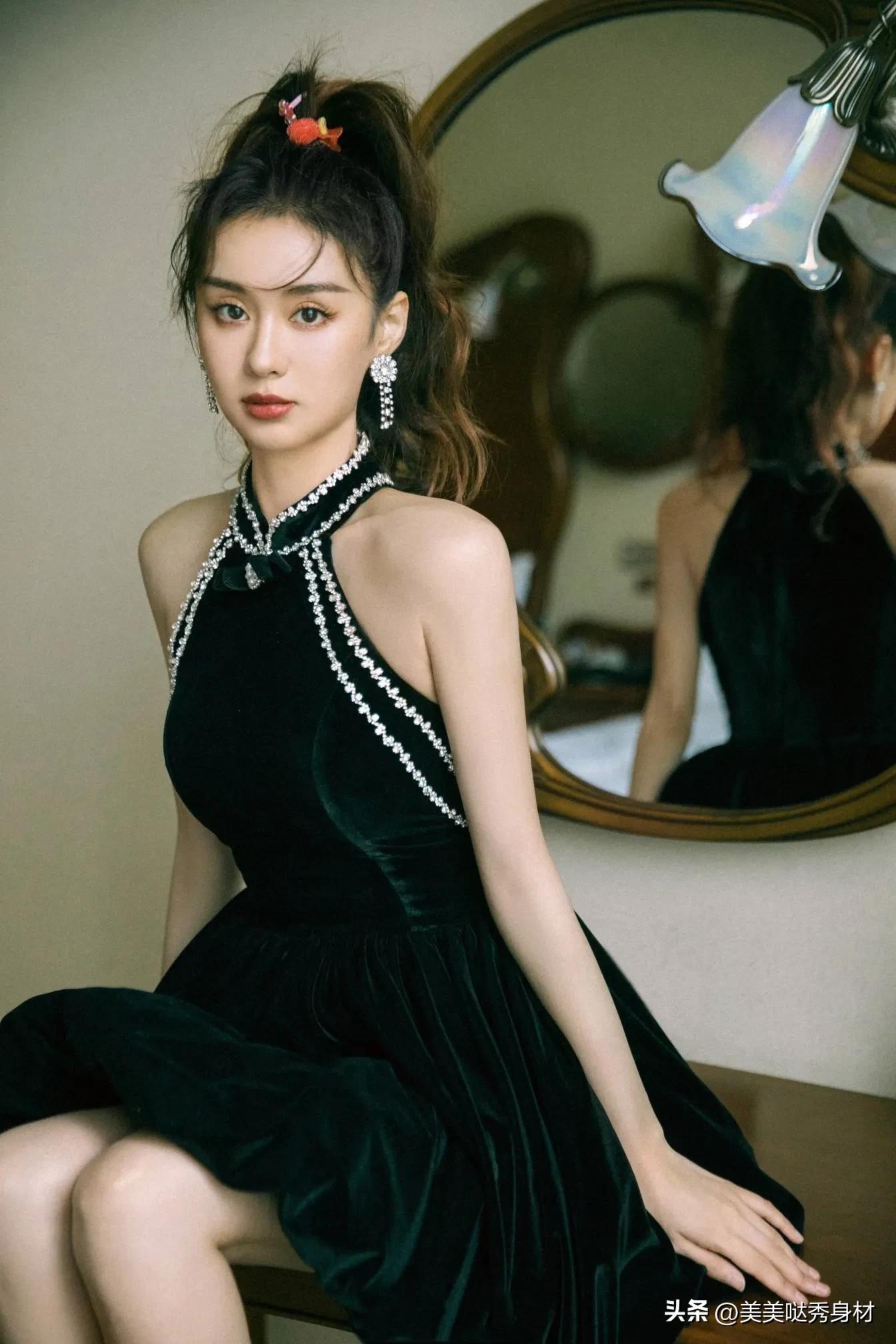 Mainland actress Zheng He Huizi is youthful, beautiful, sweet and ...