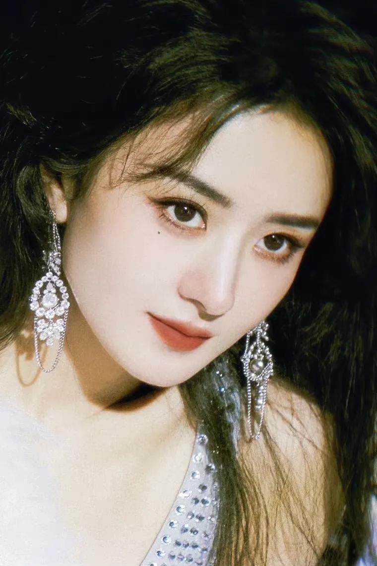 Zhao Liying, Figaro, Languang Huaying Fashion Blockbuster: Sexy and ...