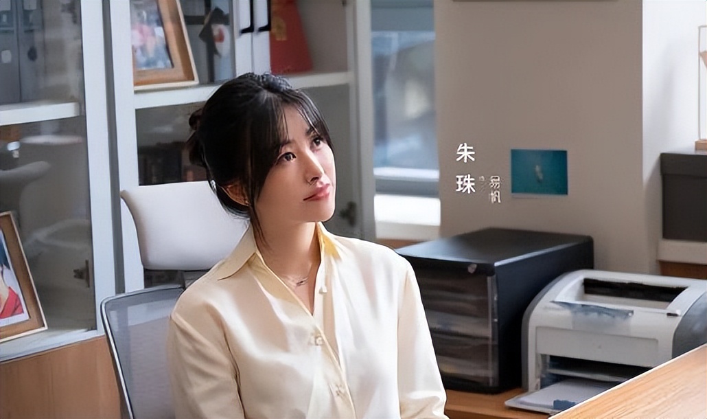 Also playing a lawyer, comparing Yang Mi with Zhu Zhu in "The Ordinary ...