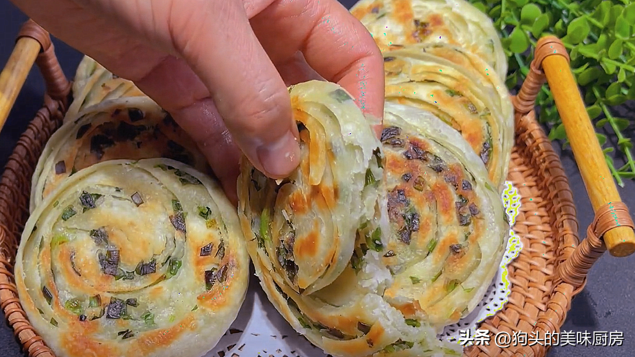 A handful of shallots, a bowl of noodles, teach you crispy scallion ...