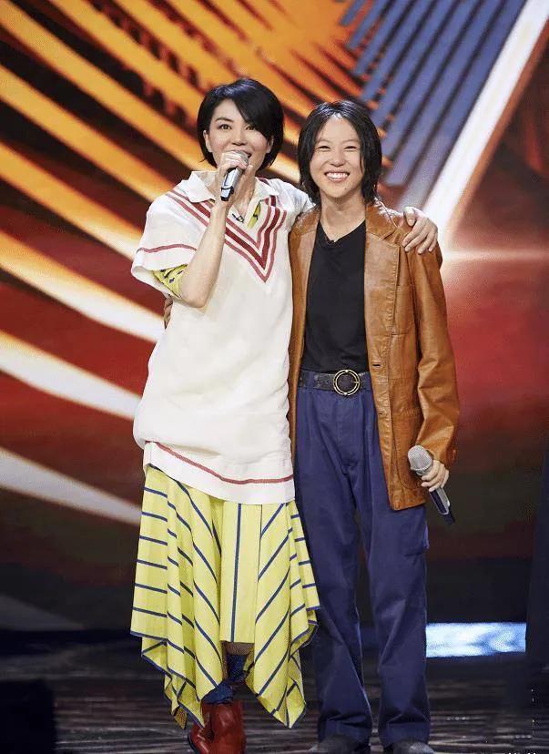 Who has a better life, Dou Jingtong or Huang Duoduo? - iMedia