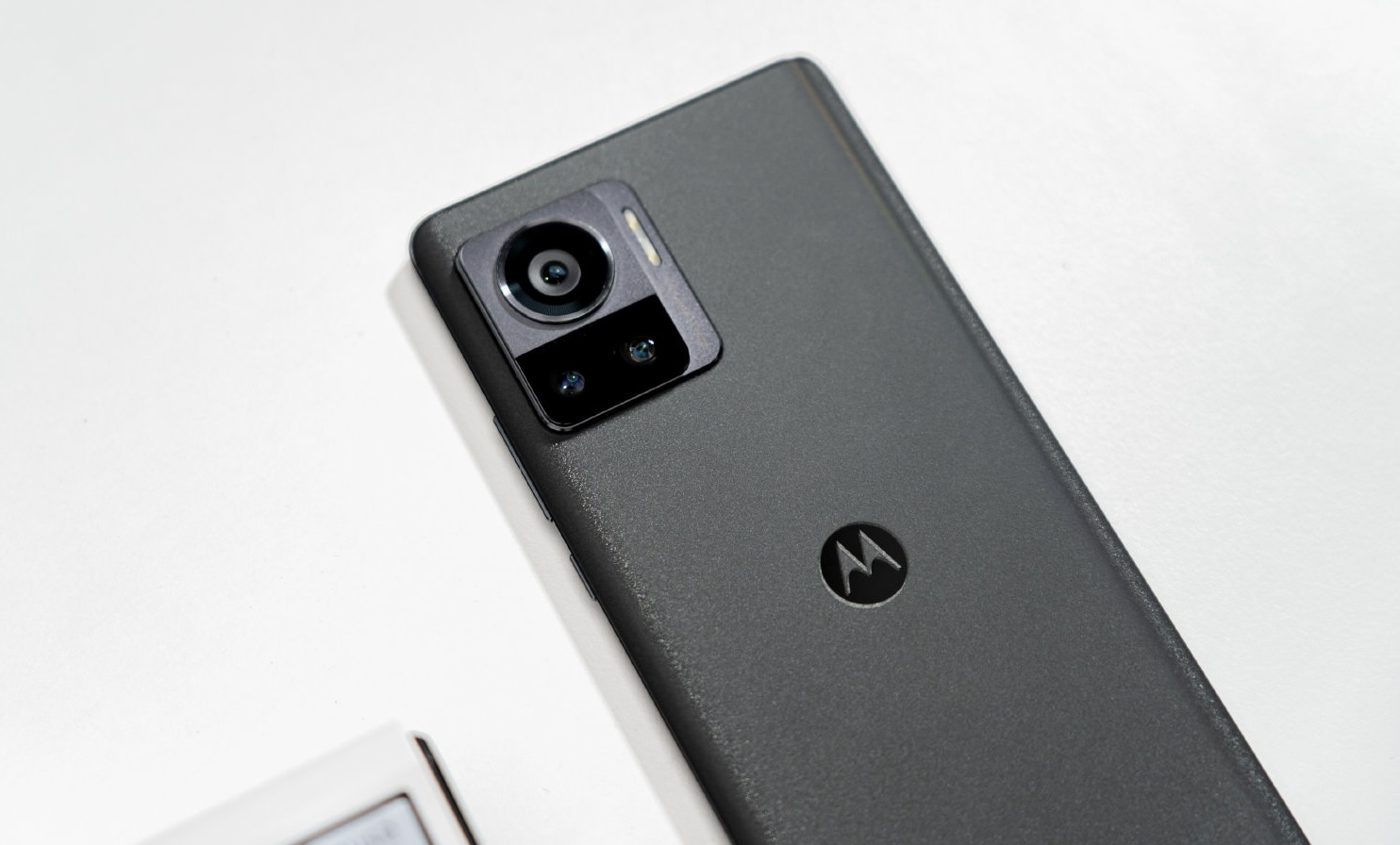 Motorola X30Pro used for 7 days - iNEWS