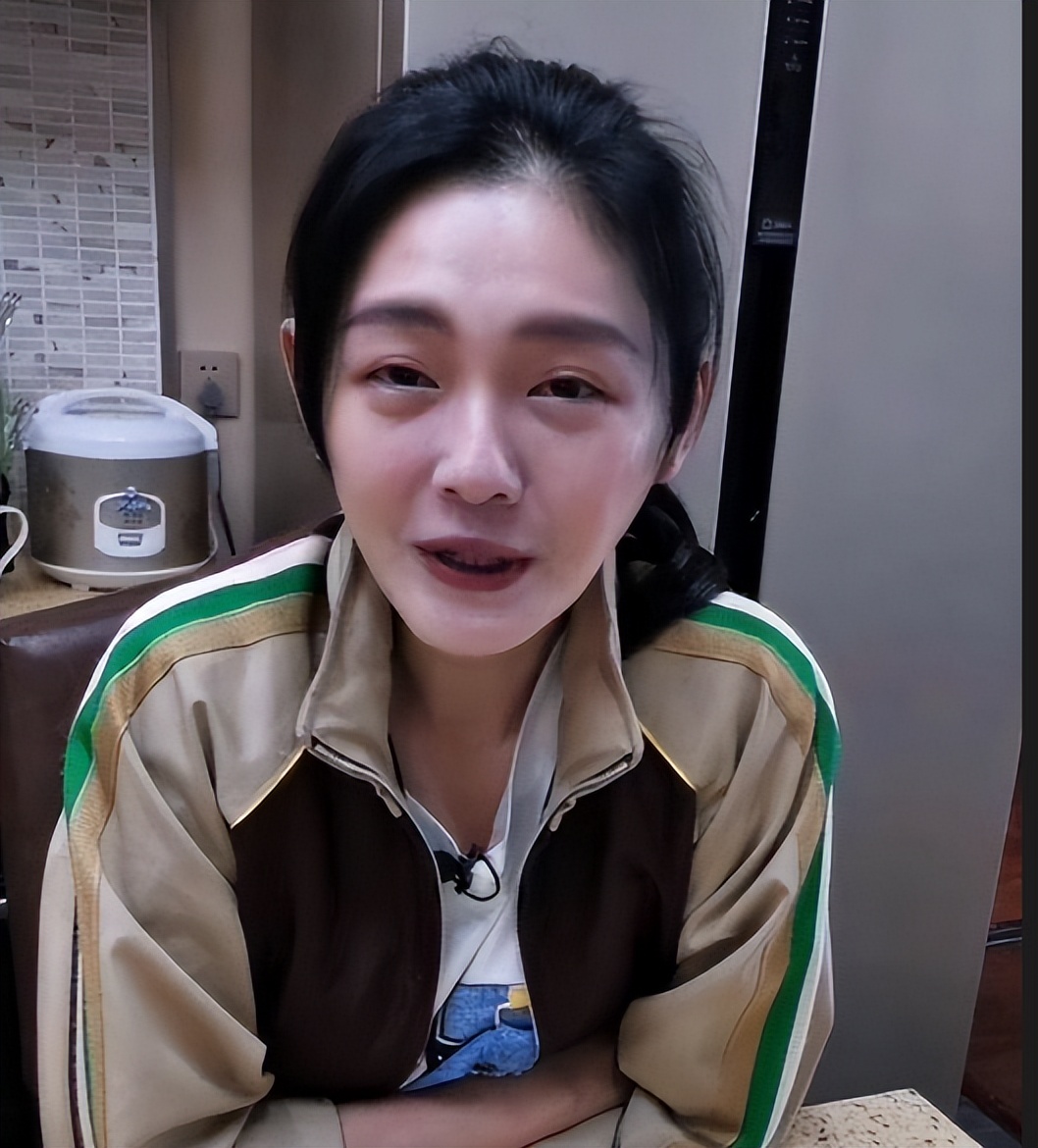 Wang Xiyue puts on a new dress, Zhang Lan proudly posts photos of her ...