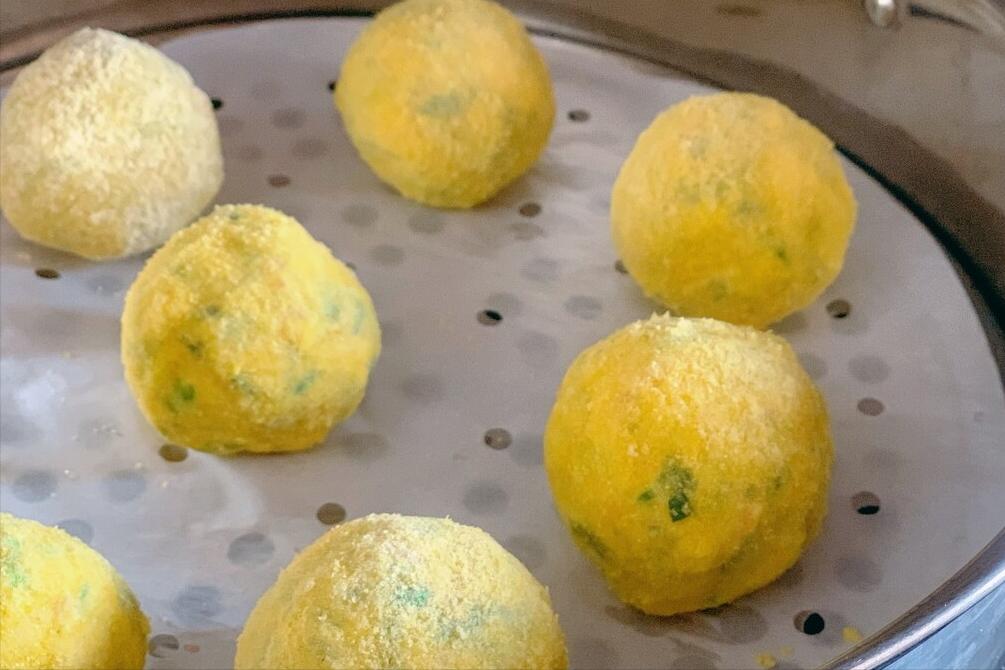 To make wowotou, don't just put cornmeal, add 2 more kinds, not hard or ...