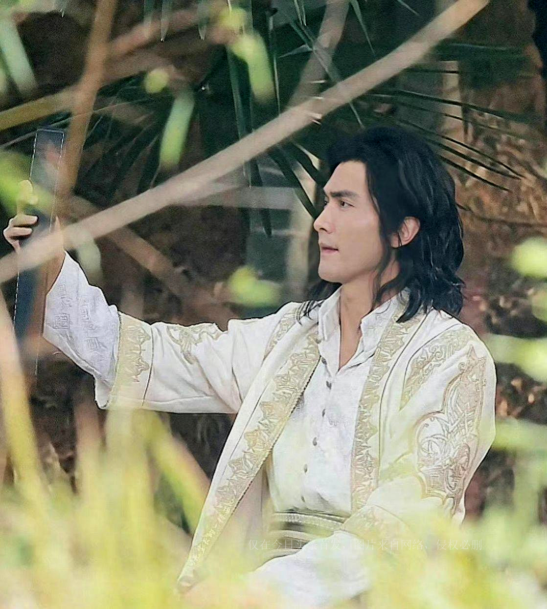 I was amazed by Gao Weiguang's long hair style to play the Western ...