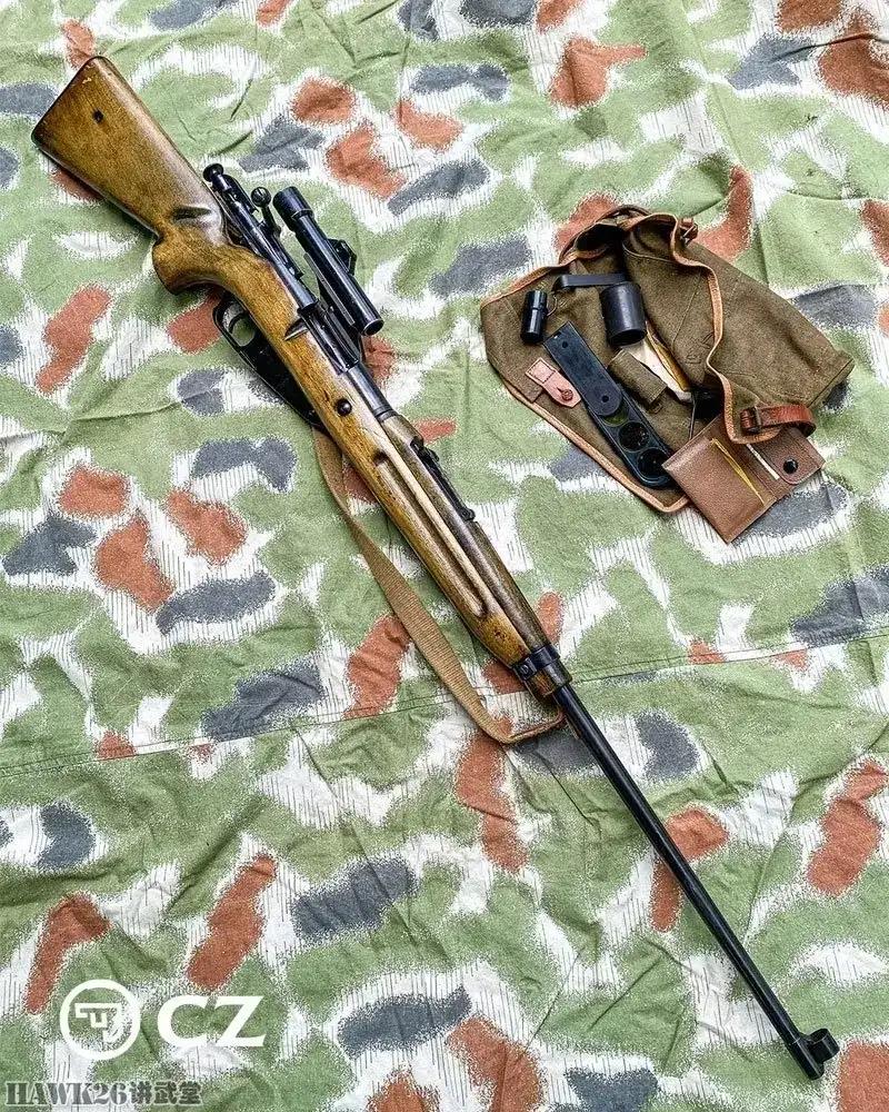 The Czechoslovakian Vz.54 sniper rifle adopts the Mosin Nagant design ...