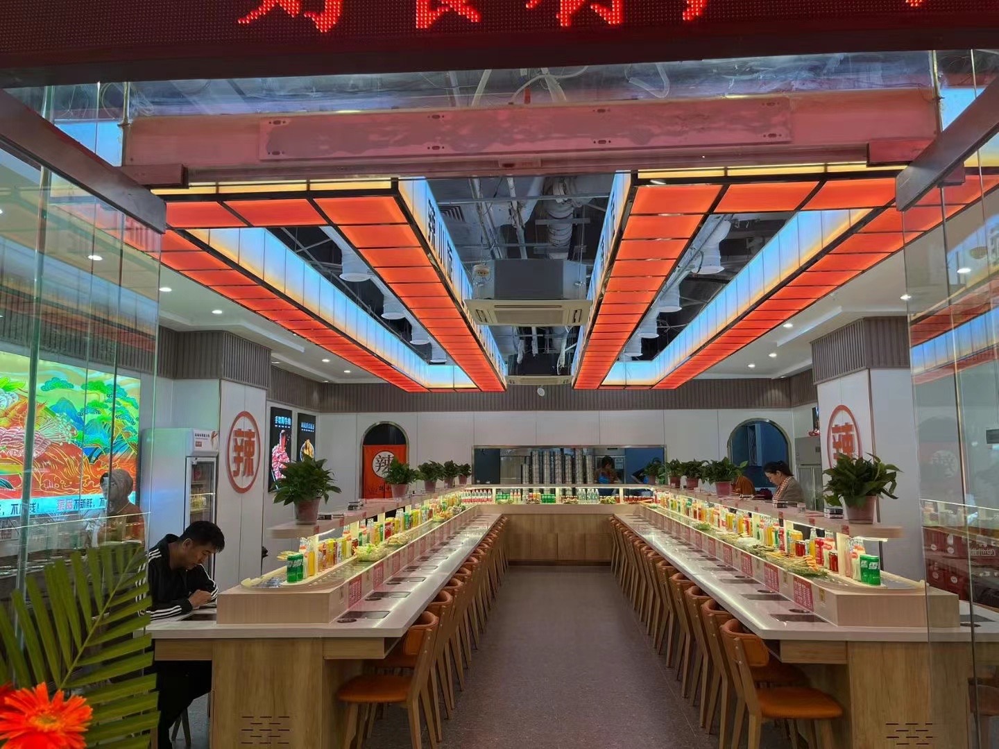 Why is the rotary hot pot equipment popular all over the country? - iMedia