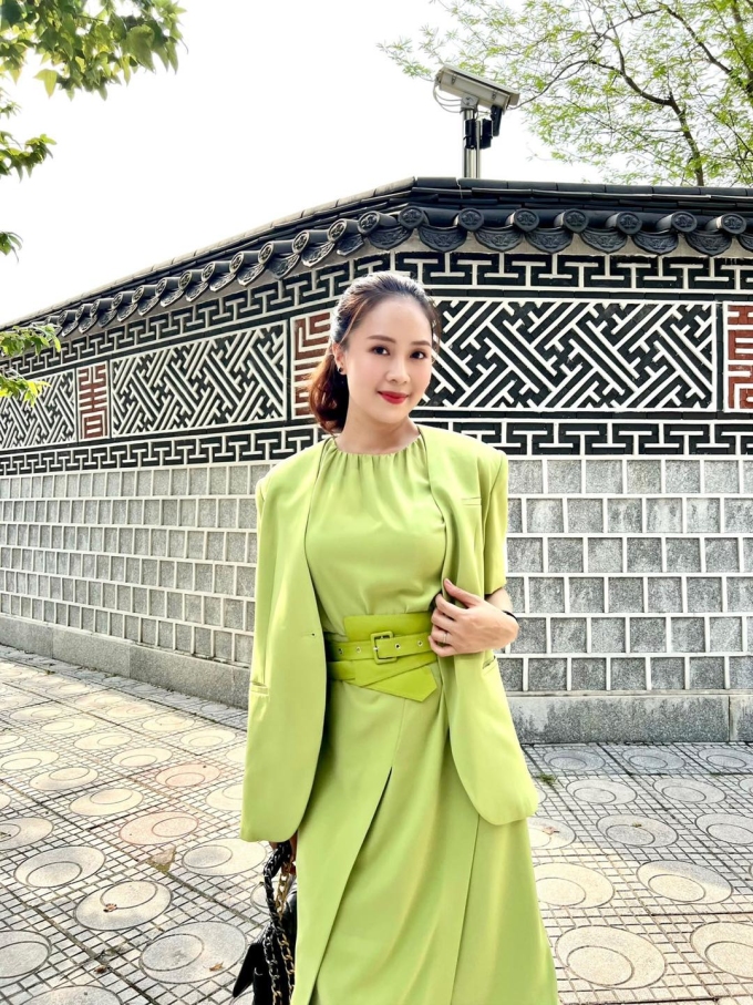 The autumn series of fashionable clothes of Vietnamese stars, who can ...
