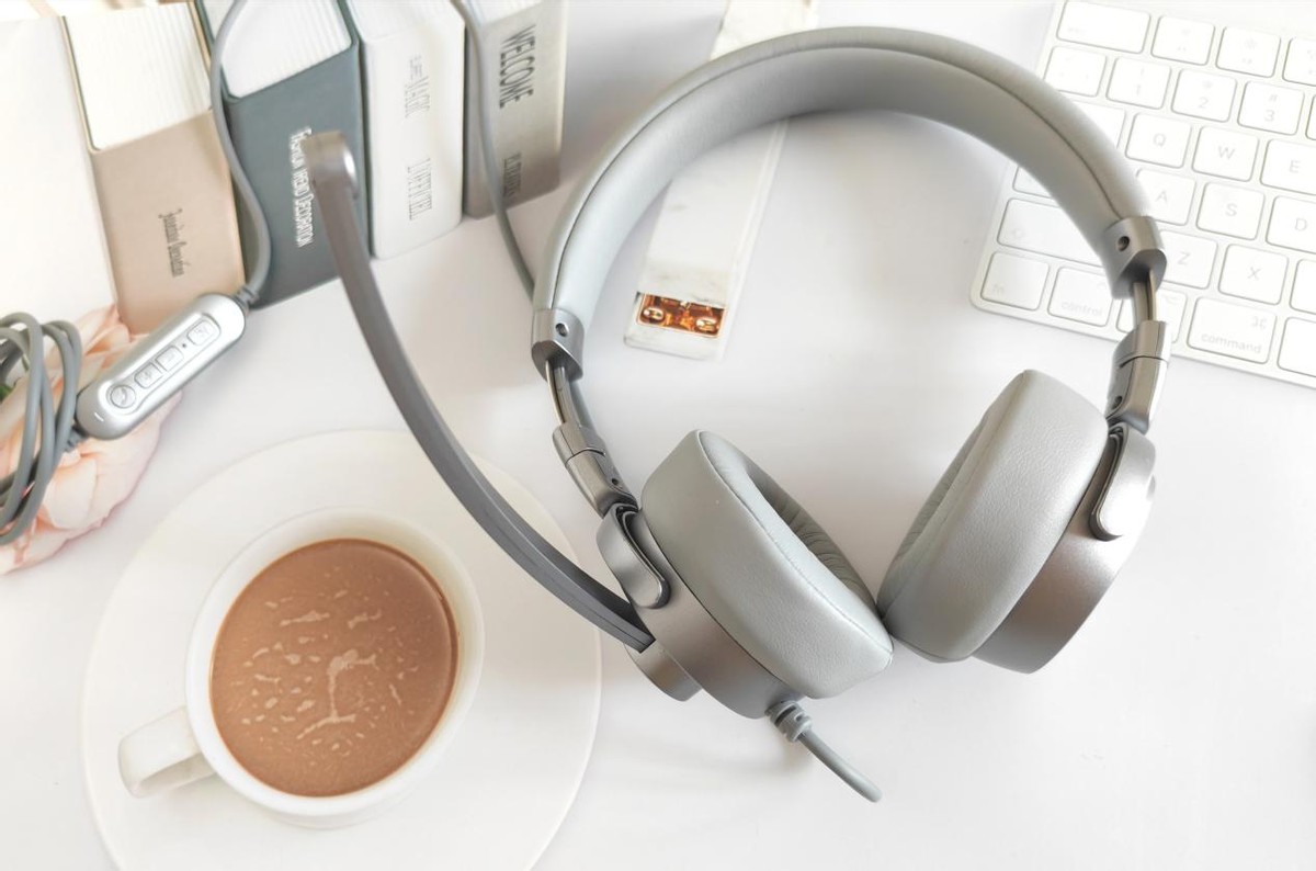 ThinkBook Noise Canceling Headset: Unlock the extraordinary quiet world ...