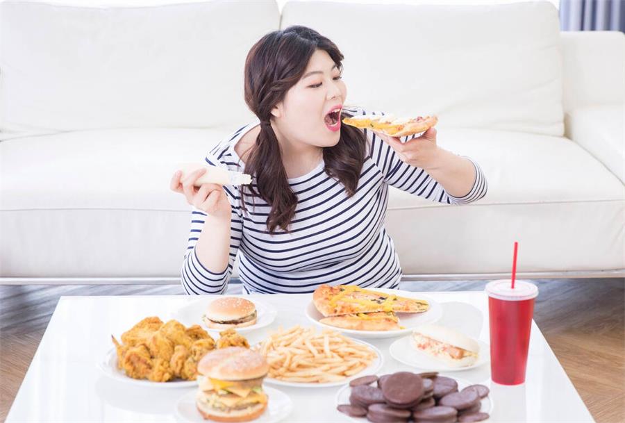 The stomach is very delicate, these bad habits when eating may be ...