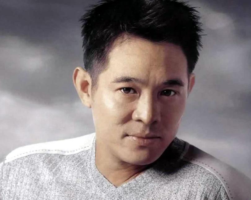 Jet Li posted a recent photo of his wife, 61-year-old Li Zhi is aging ...